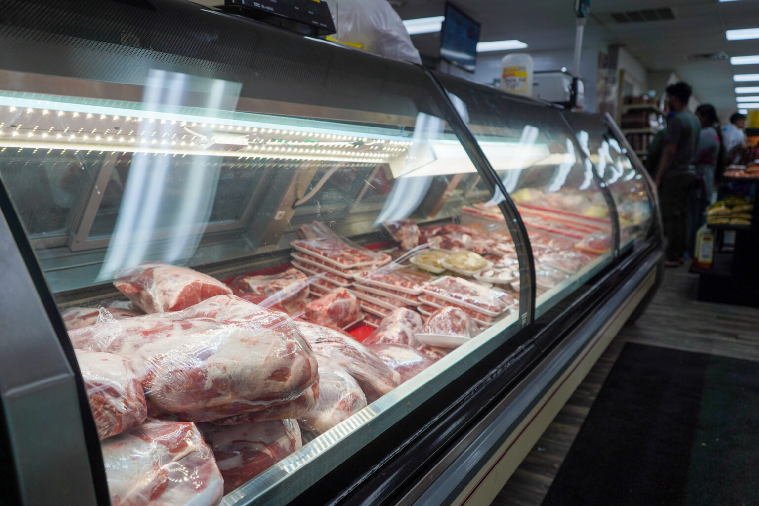 Mexican halal butcher finds strength and solace in Islam - Wisconsin ...