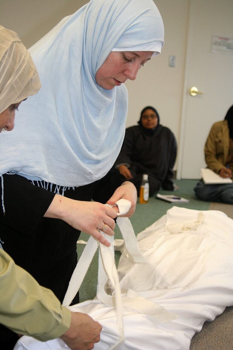 Serving the deceased: Milwaukee Muslims prepare bodies for burial ...